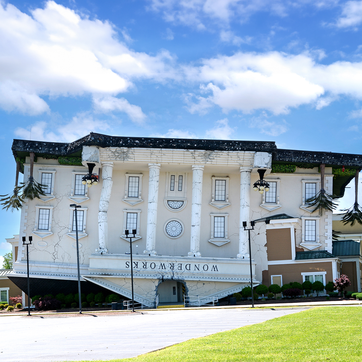Upside Down Museum Pigeon Forge WonderWorks Pigeon Forge: Entry Ticket